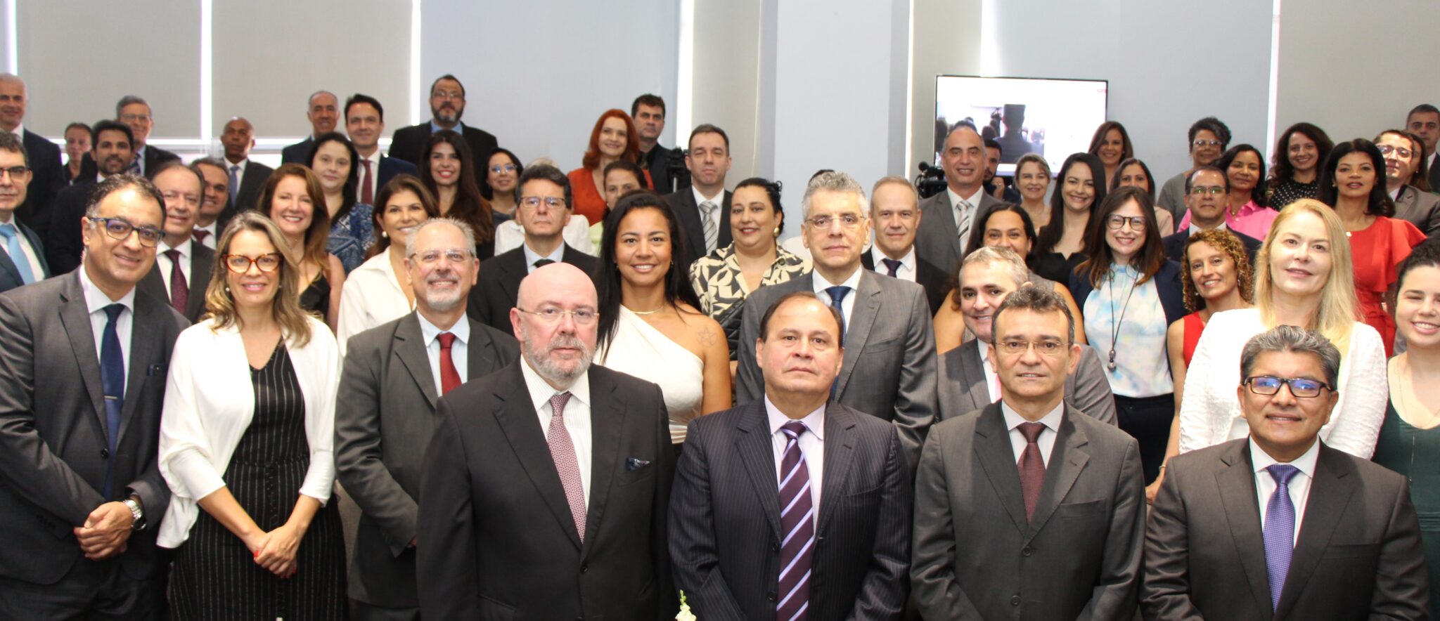 TRF6 empossa novos diretores e assessores para o Biênio 2024/2026 ...